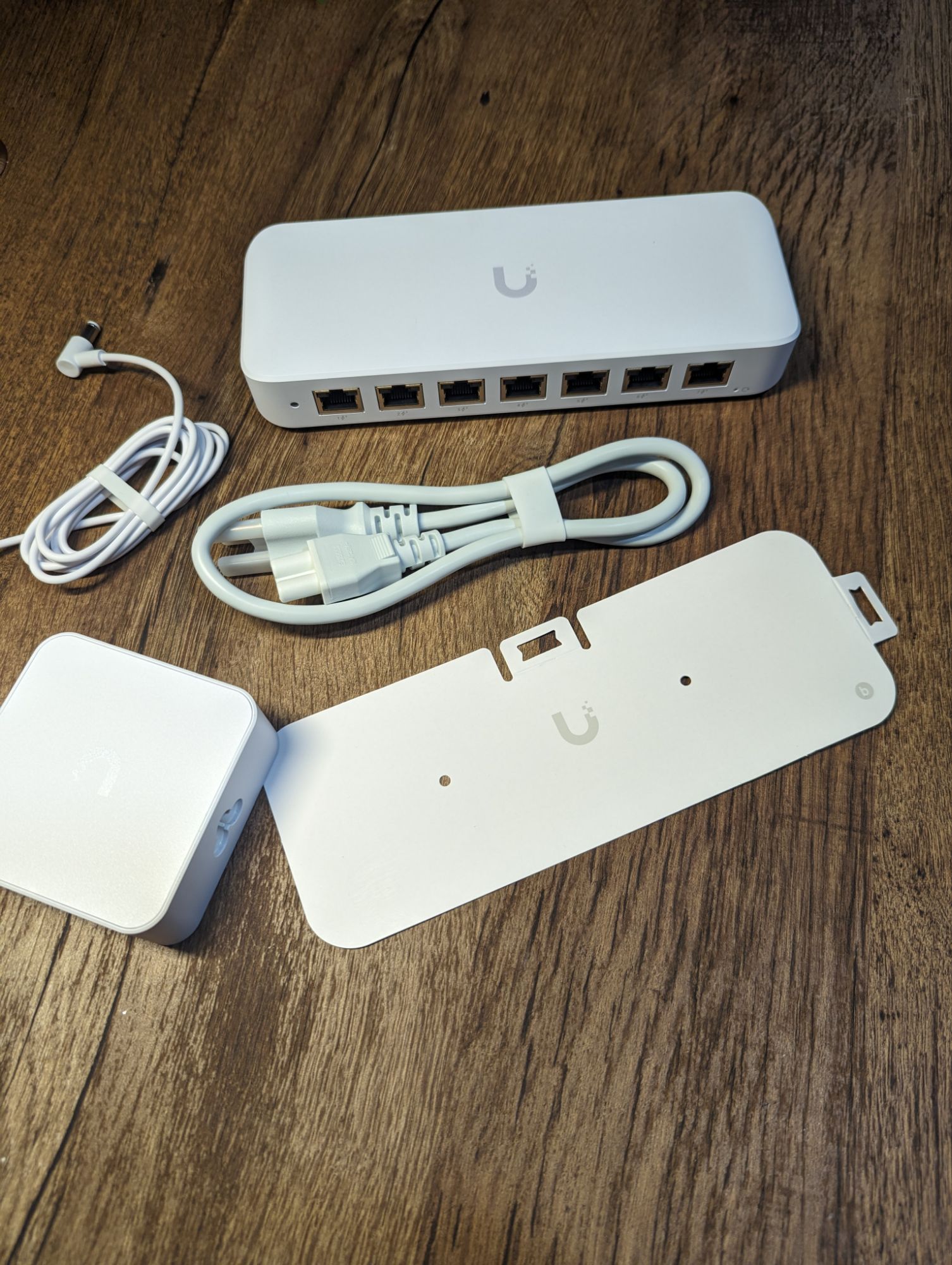 Review: UniFi ‘USW-Ultra-60W’ 8-Port Managed Switch – Securing The Universe