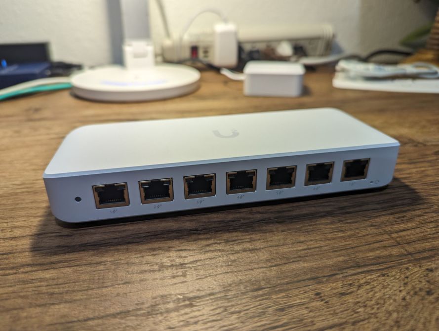 Review: UniFi ‘USW-Ultra-60W’ 8-Port Managed Switch – Securing The Universe