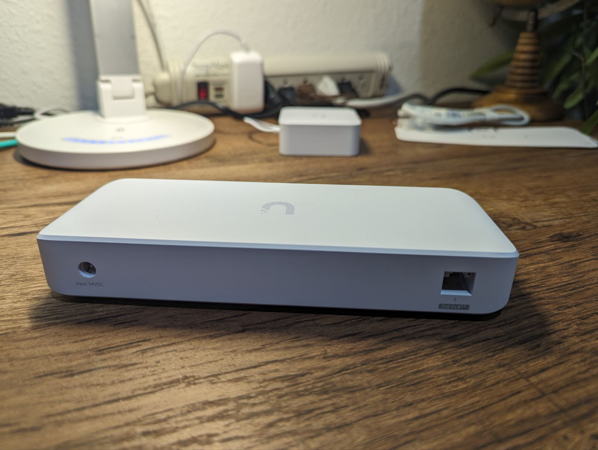 Review: UniFi ‘USW-Ultra-60W’ 8-Port Managed Switch – Securing The Universe