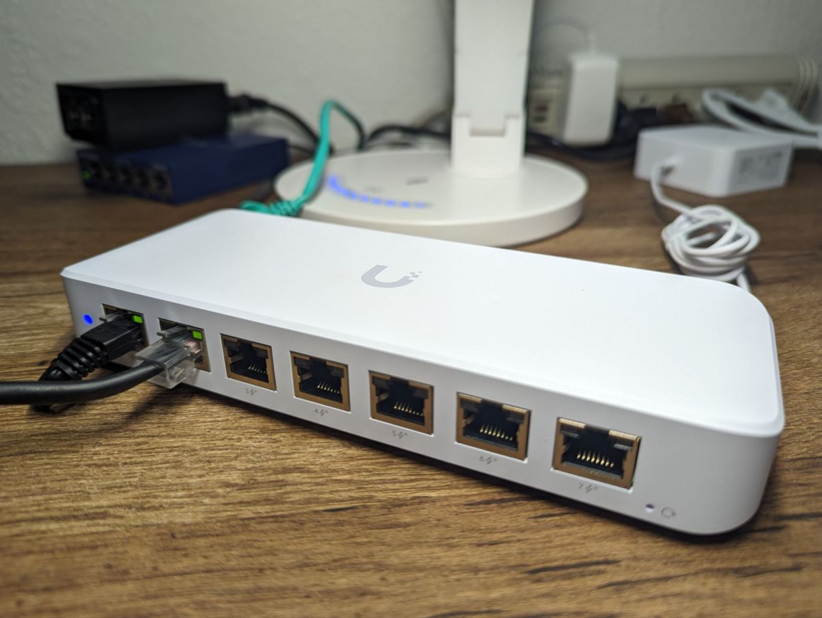 Review: UniFi ‘USW-Ultra-60W’ 8-Port Managed Switch – Securing The Universe
