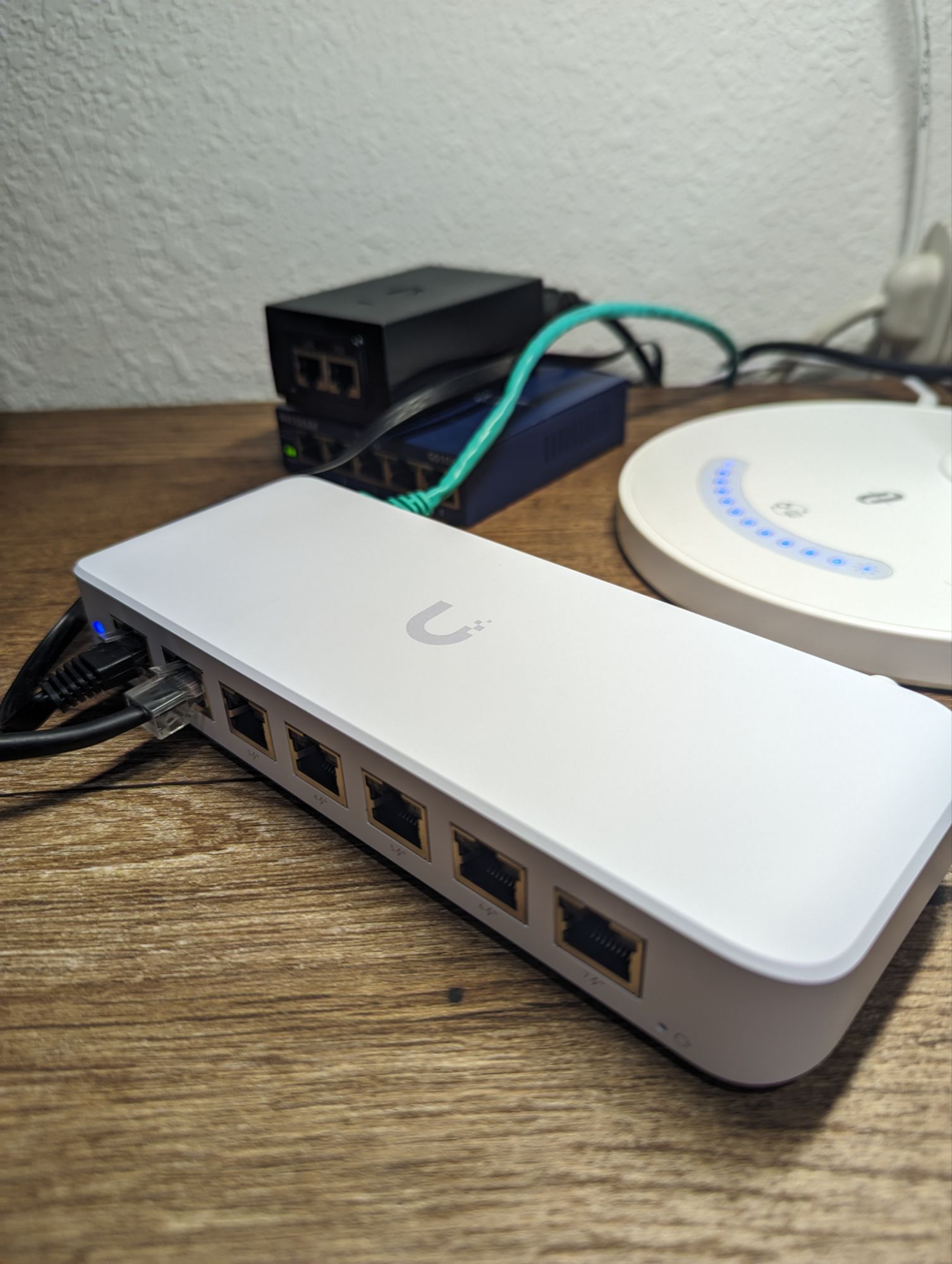 Review: UniFi ‘USW-Ultra-60W’ 8-Port Managed Switch – Securing The Universe